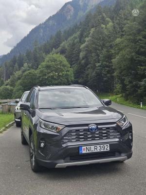 Pelēks Toyota RAV4 2025 Kauņa, ar dzinēja tilpumu 2.49 L un nobraukumu 23 tūkst. km par 35000 €, foto 53 vietnē AUTOMOTO.COM.LV