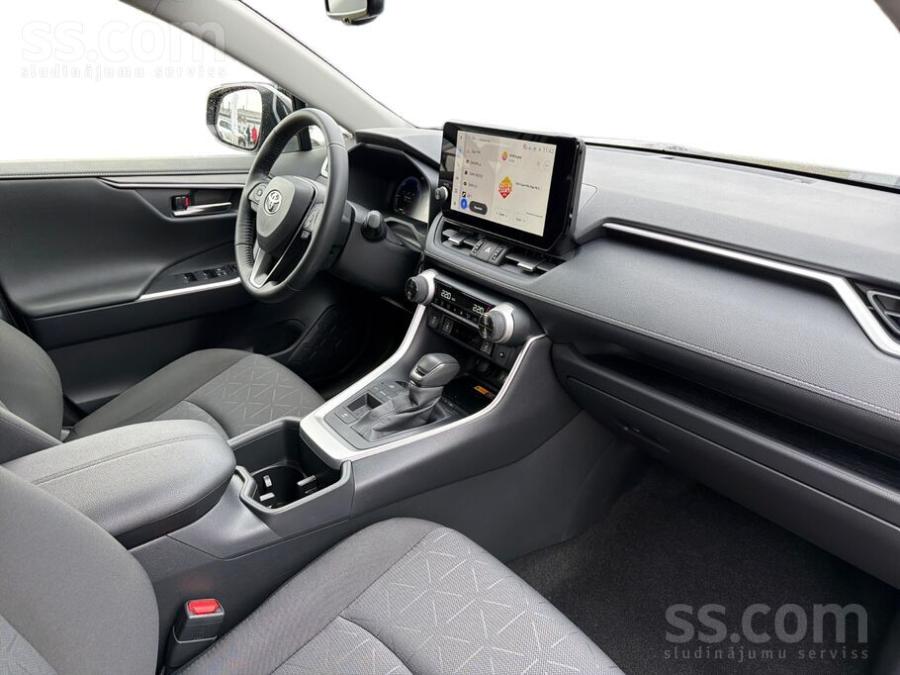 Pelēks Toyota RAV4 2025 Rīga, ar dzinēja tilpumu 2.50 L un nobraukumu 27 tūkst. km par 36990 €, foto 7 vietnē AUTOMOTO.COM.LV