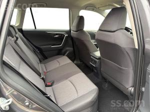Pelēks Toyota RAV4 2025 Rīga, ar dzinēja tilpumu 2.50 L un nobraukumu 27 tūkst. km par 36990 €, foto 8 vietnē AUTOMOTO.COM.LV