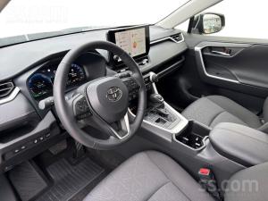 Pelēks Toyota RAV4 2025 Rīga, ar dzinēja tilpumu 2.50 L un nobraukumu 27 tūkst. km par 36990 €, foto 12 vietnē AUTOMOTO.COM.LV