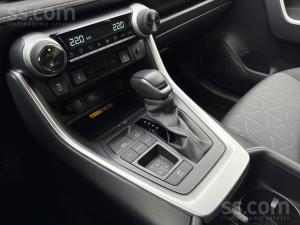 Pelēks Toyota RAV4 2025 Rīga, ar dzinēja tilpumu 2.50 L un nobraukumu 27 tūkst. km par 36990 €, foto 21 vietnē AUTOMOTO.COM.LV