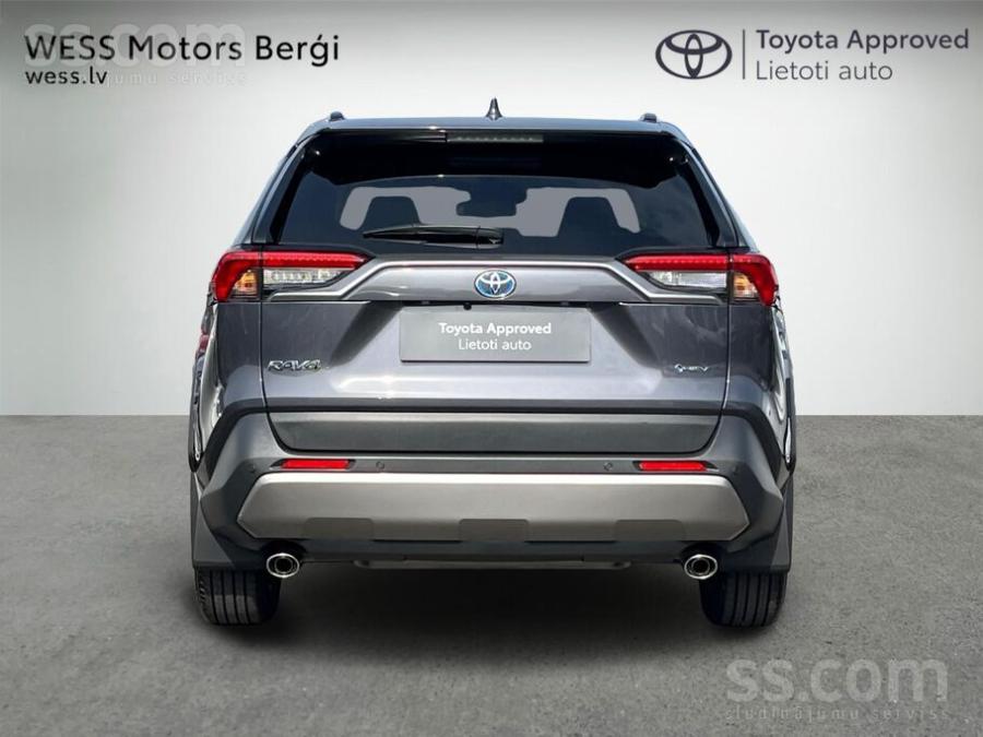 Grey Toyota RAV4 2025 in Riga, with an engine capacity of 2.50 L and mileage of 14 thousand km for 38490 €, photo 5 on AUTOMOTO.COM.LV