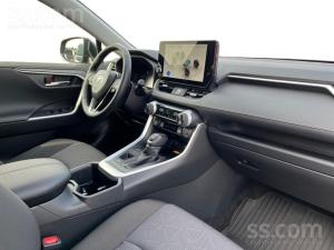 Grey Toyota RAV4 2025 in Riga, with an engine capacity of 2.50 L and mileage of 14 thousand km for 38490 €, photo 7 on AUTOMOTO.COM.LV