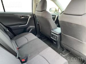 Grey Toyota RAV4 2025 in Riga, with an engine capacity of 2.50 L and mileage of 14 thousand km for 38490 €, photo 8 on AUTOMOTO.COM.LV