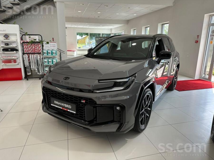 Pelēks Toyota RAV4 2026 Jēkabpils, ar dzinēja tilpumu 2.50 L un nobraukumu 13 tūkst. km par 51900 €, foto 1 vietnē AUTOMOTO.COM.LV
