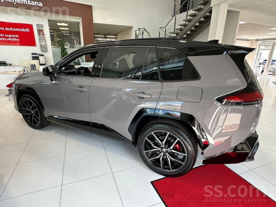 Pelēks Toyota RAV4 2026 Jēkabpils, ar dzinēja tilpumu 2.50 L un nobraukumu 13 tūkst. km par 51900 €, foto 4 vietnē AUTOMOTO.COM.LV