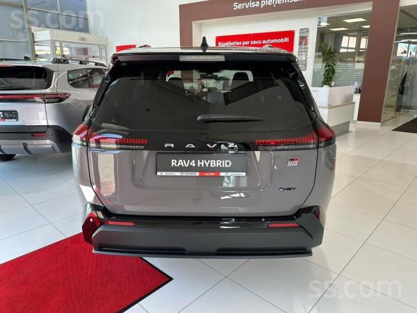 Pelēks Toyota RAV4 2026 Jēkabpils, ar dzinēja tilpumu 2.50 L un nobraukumu 13 tūkst. km par 51900 €, foto 4 vietnē AUTOMOTO.COM.LV