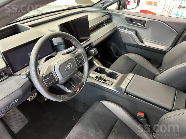 Pelēks Toyota RAV4 2026 Jēkabpils, ar dzinēja tilpumu 2.50 L un nobraukumu 13 tūkst. km par 51900 €, foto 9 vietnē AUTOMOTO.COM.LV
