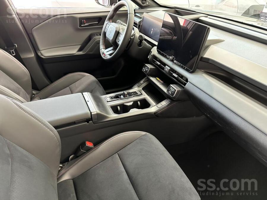 Pelēks Toyota RAV4 2026 Jēkabpils, ar dzinēja tilpumu 2.50 L un nobraukumu 13 tūkst. km par 51900 €, foto 19 vietnē AUTOMOTO.COM.LV
