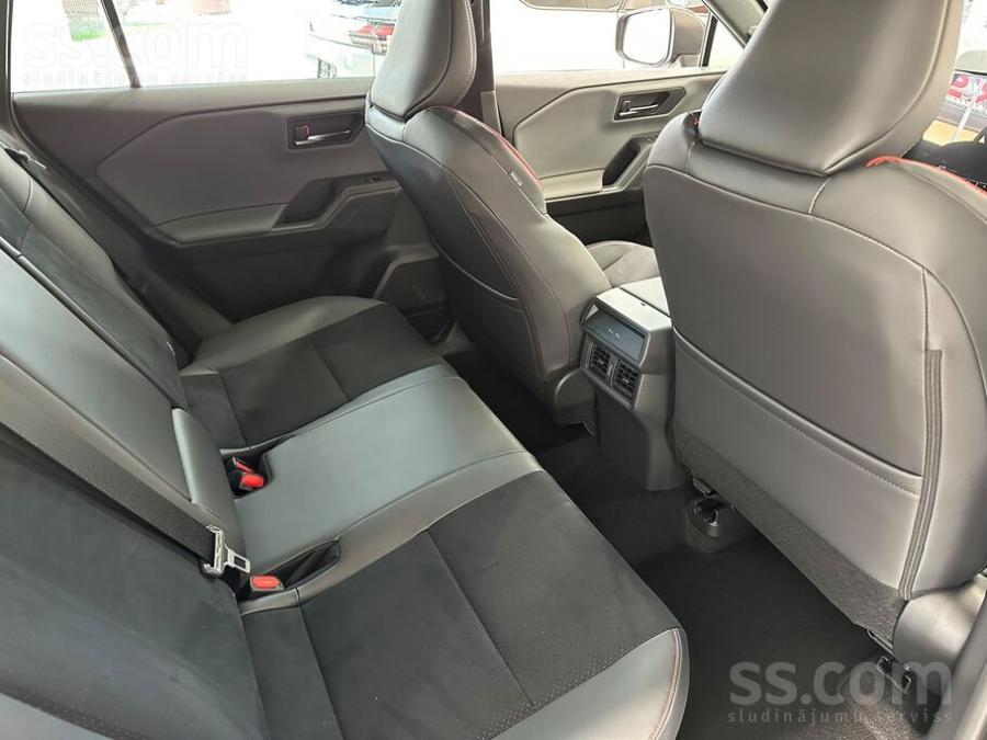 Pelēks Toyota RAV4 2026 Jēkabpils, ar dzinēja tilpumu 2.50 L un nobraukumu 13 tūkst. km par 51900 €, foto 21 vietnē AUTOMOTO.COM.LV