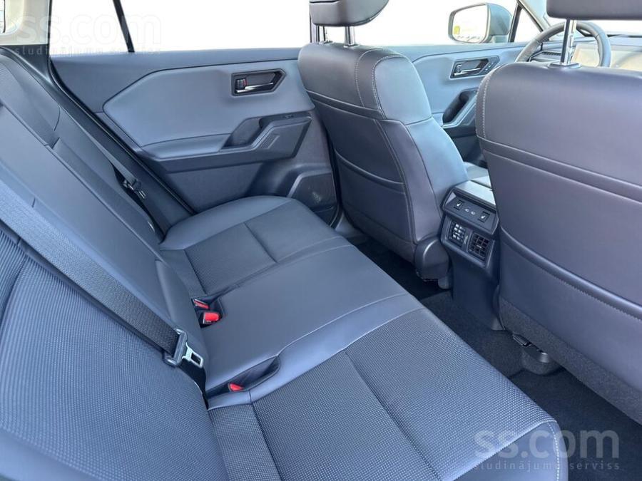 Pelēks Toyota RAV4 2026 Rīga, ar dzinēja tilpumu 2.50 L un nobraukumu 5 tūkst. km par 54400 €, foto 8 vietnē AUTOMOTO.COM.LV