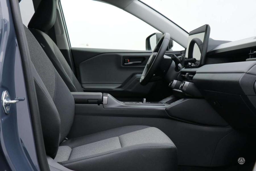 Grey Toyota RAV4 2026 in Vilnius, with an engine capacity of 2.49 L and mileage of 1 thousand km for 43980 €, photo 9 on AUTOMOTO.COM.LV