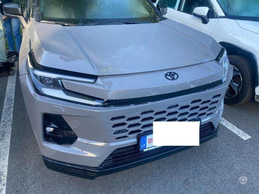 Grey Toyota RAV4 2026 in Vilnius, with an engine capacity of 2.49 L and mileage of 2 thousand km for 33333 €, photo 3 on AUTOMOTO.COM.LV