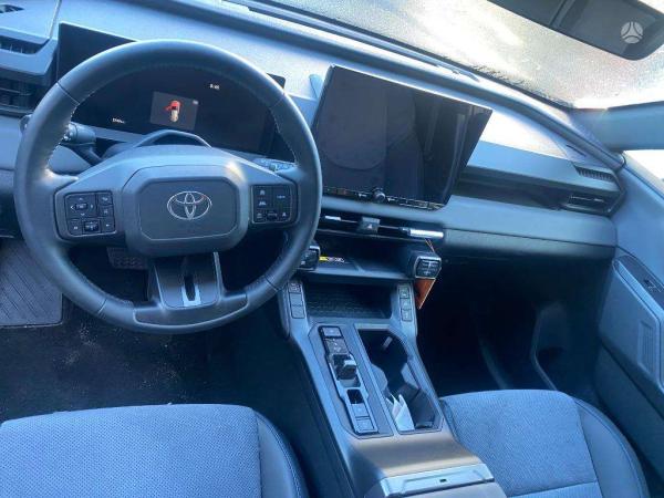 Grey Toyota RAV4 2026 in Vilnius, with an engine capacity of 2.49 L and mileage of 2 thousand km for 33333 €, photo 10 on AUTOMOTO.COM.LV