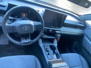 Grey Toyota RAV4 2026 in Vilnius, with an engine capacity of 2.49 L and mileage of 2 thousand km for 33333 €, photo 10 on AUTOMOTO.COM.LV
