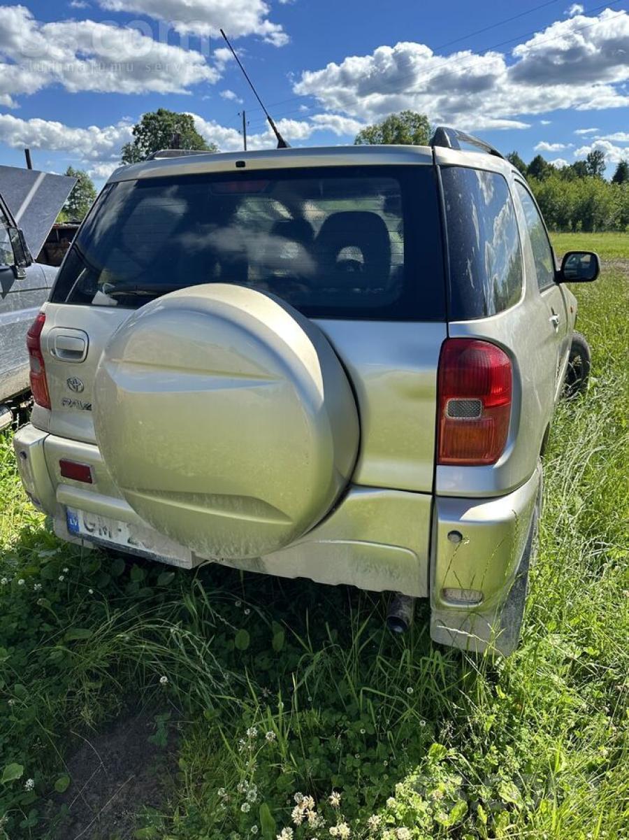 Grey Toyota RAV4 2000 in Riga, with an engine capacity of 1.80 L and mileage of 275 thousand km for 980 €, photo 4 on AUTOMOTO.COM.LV