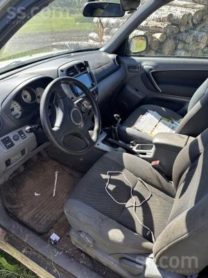 Grey Toyota RAV4 2000 in Riga, with an engine capacity of 1.80 L and mileage of 275 thousand km for 980 €, photo 7 on AUTOMOTO.COM.LV