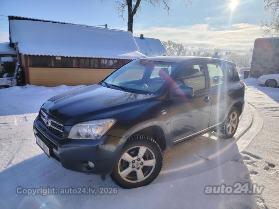 Grey Toyota RAV4 2008 in Viljandi, with an engine capacity of 2.20 L and mileage of 282 thousand km for 3600 €, photo 1 on AUTOMOTO.COM.LV
