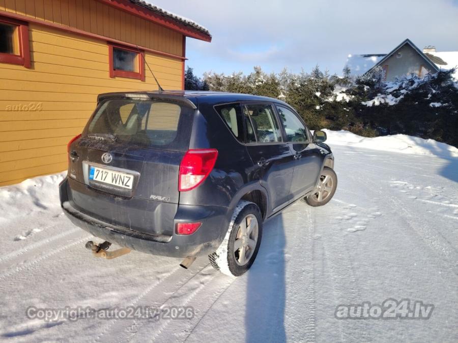 Grey Toyota RAV4 2008 in Viljandi, with an engine capacity of 2.20 L and mileage of 282 thousand km for 3600 €, photo 2 on AUTOMOTO.COM.LV
