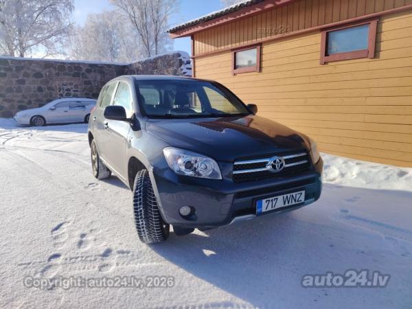 Pelēks Toyota RAV4 2008 Viljandi, ar dzinēja tilpumu 2.20 L un nobraukumu 282 tūkst. km par 3600 €, foto 3 vietnē AUTOMOTO.COM.LV