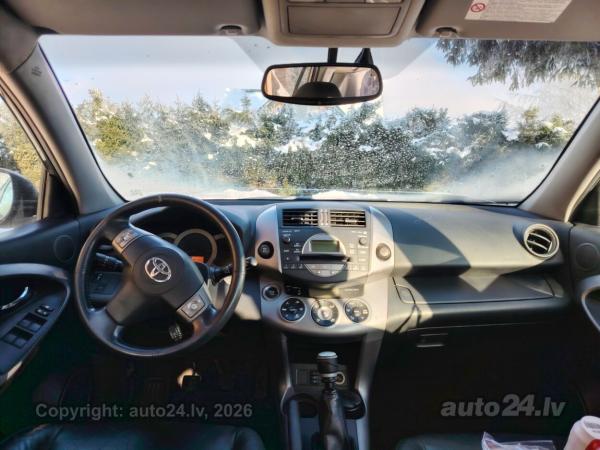 Pelēks Toyota RAV4 2008 Viljandi, ar dzinēja tilpumu 2.20 L un nobraukumu 282 tūkst. km par 3600 €, foto 4 vietnē AUTOMOTO.COM.LV