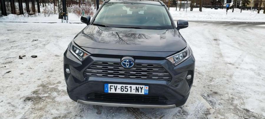 Pelēks Toyota RAV4 2021 Viļņa, ar dzinēja tilpumu 2.49 L un nobraukumu 227 tūkst. km par 19900 €, foto 1 vietnē AUTOMOTO.COM.LV