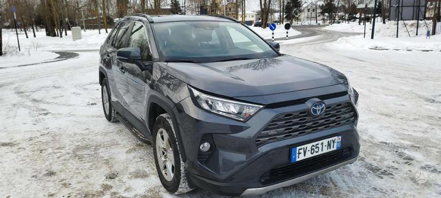 Pelēks Toyota RAV4 2021 Viļņa, ar dzinēja tilpumu 2.49 L un nobraukumu 227 tūkst. km par 19900 €, foto 2 vietnē AUTOMOTO.COM.LV