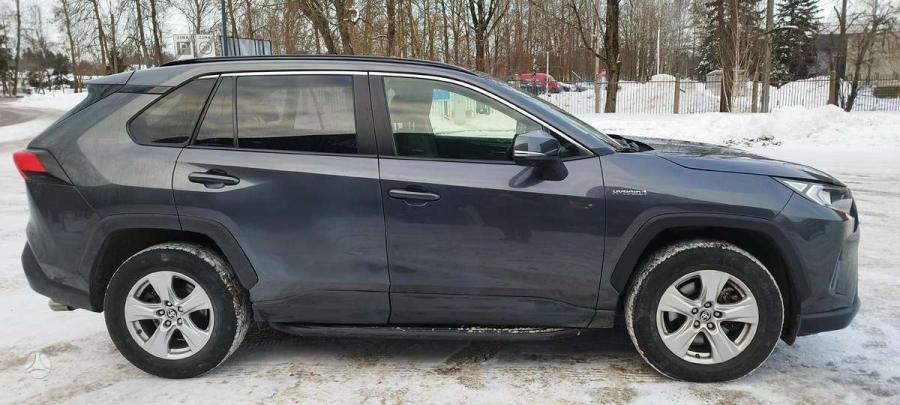 Pelēks Toyota RAV4 2021 Viļņa, ar dzinēja tilpumu 2.49 L un nobraukumu 227 tūkst. km par 19900 €, foto 3 vietnē AUTOMOTO.COM.LV