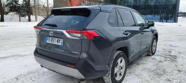 Grey Toyota RAV4 2021 in Vilnius, with an engine capacity of 2.49 L and mileage of 227 thousand km for 19900 €, photo 4 on AUTOMOTO.COM.LV