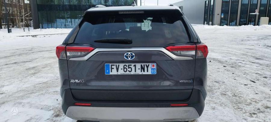Pelēks Toyota RAV4 2021 Viļņa, ar dzinēja tilpumu 2.49 L un nobraukumu 227 tūkst. km par 19900 €, foto 5 vietnē AUTOMOTO.COM.LV