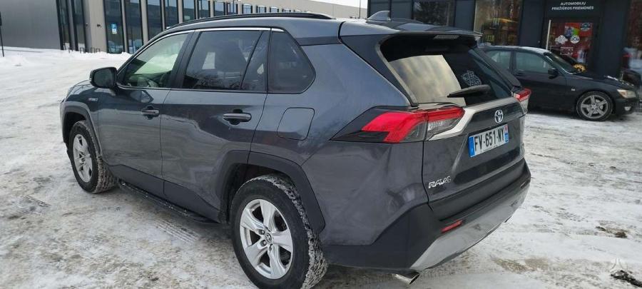 Pelēks Toyota RAV4 2021 Viļņa, ar dzinēja tilpumu 2.49 L un nobraukumu 227 tūkst. km par 19900 €, foto 6 vietnē AUTOMOTO.COM.LV