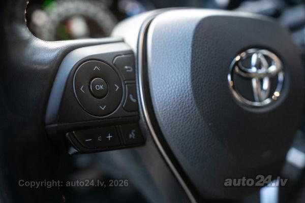 Pelēks Toyota RAV4 2023 Rīga, ar dzinēja tilpumu 2.50 L un nobraukumu 64 tūkst. km par 44950 €, foto 2 vietnē AUTOMOTO.COM.LV