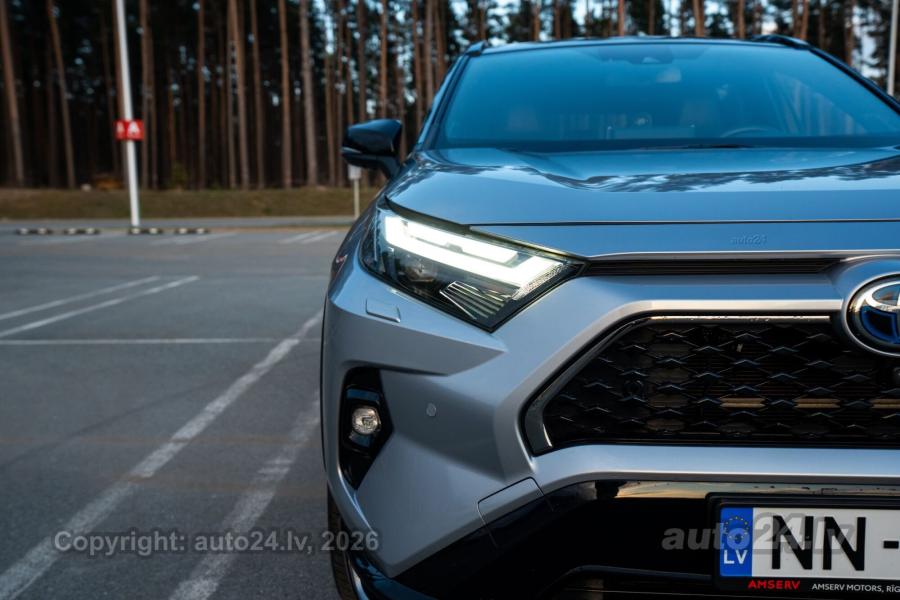 Grey Toyota RAV4 2023 in Riga, with an engine capacity of 2.50 L and mileage of 64 thousand km for 44950 €, photo 12 on AUTOMOTO.COM.LV