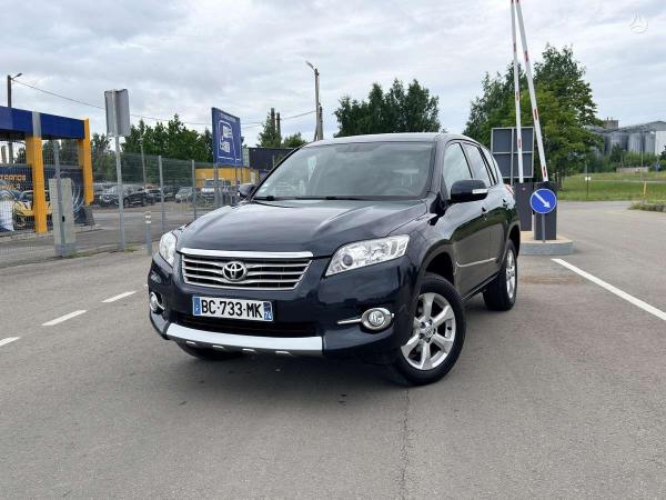 Grey Toyota RAV4 2010 in Panevezys, with an engine capacity of 2.20 L and mileage of 268 thousand km for 6990 €, photo 3 on AUTOMOTO.COM.LV
