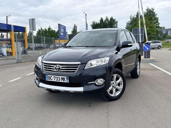 Grey Toyota RAV4 2010 in Panevezys, with an engine capacity of 2.20 L and mileage of 268 thousand km for 6990 €, photo 5 on AUTOMOTO.COM.LV