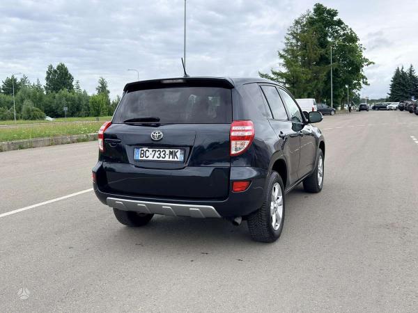 Grey Toyota RAV4 2010 in Panevezys, with an engine capacity of 2.20 L and mileage of 268 thousand km for 6990 €, photo 10 on AUTOMOTO.COM.LV