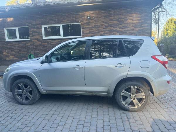 Grey Toyota RAV4 2010 in Kaunas, with an engine capacity of 2.23 L and mileage of 301 thousand km for 4850 €, photo 10 on AUTOMOTO.COM.LV