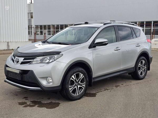 Grey Toyota RAV4 2013 in Rokiskis, with an engine capacity of 2.23 L and mileage of 295 thousand km for 9000 €, photo 4 on AUTOMOTO.COM.LV