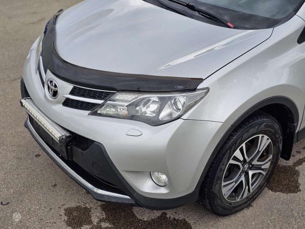 Grey Toyota RAV4 2013 in Rokiskis, with an engine capacity of 2.23 L and mileage of 295 thousand km for 9000 €, photo 7 on AUTOMOTO.COM.LV