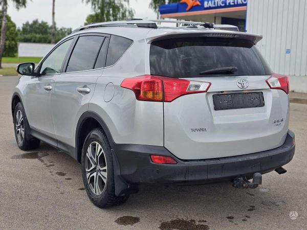 Grey Toyota RAV4 2013 in Rokiskis, with an engine capacity of 2.23 L and mileage of 295 thousand km for 9000 €, photo 9 on AUTOMOTO.COM.LV