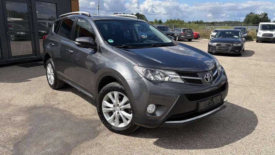 Grey Toyota RAV4 2015 in Marijampole, with an engine capacity of 2.20 L and mileage of 188 thousand km for 14650 €, photo 1 on AUTOMOTO.COM.LV