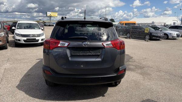 Pelēks Toyota RAV4 2015 Marijampole, ar dzinēja tilpumu 2.20 L un nobraukumu 188 tūkst. km par 14650 €, foto 5 vietnē AUTOMOTO.COM.LV