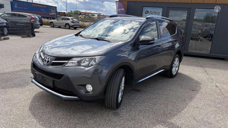Grey Toyota RAV4 2015 in Marijampole, with an engine capacity of 2.20 L and mileage of 188 thousand km for 14650 €, photo 9 on AUTOMOTO.COM.LV