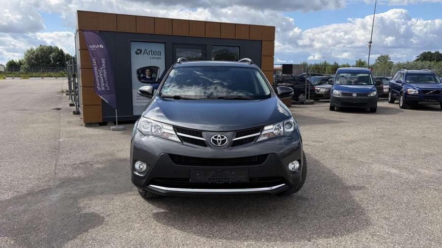 Grey Toyota RAV4 2015 in Marijampole, with an engine capacity of 2.20 L and mileage of 188 thousand km for 14650 €, photo 10 on AUTOMOTO.COM.LV