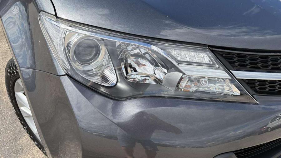 Grey Toyota RAV4 2015 in Marijampole, with an engine capacity of 2.20 L and mileage of 188 thousand km for 14650 €, photo 11 on AUTOMOTO.COM.LV