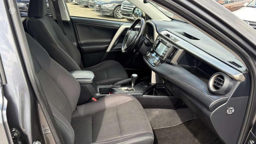 Grey Toyota RAV4 2015 in Marijampole, with an engine capacity of 2.20 L and mileage of 188 thousand km for 14650 €, photo 32 on AUTOMOTO.COM.LV