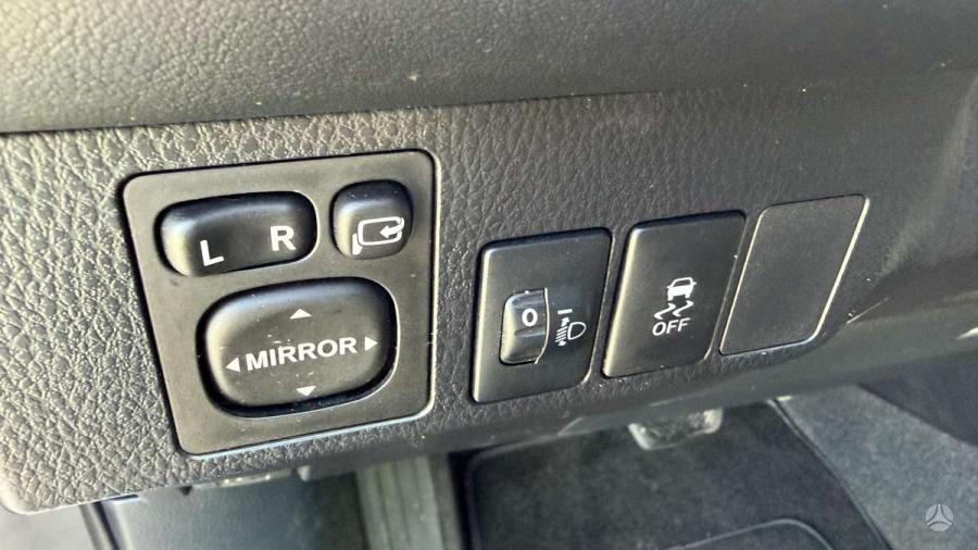 Grey Toyota RAV4 2015 in Marijampole, with an engine capacity of 2.20 L and mileage of 188 thousand km for 14650 €, photo 35 on AUTOMOTO.COM.LV