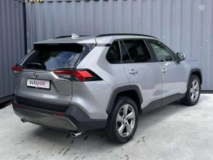 Pelēks Toyota RAV4 2019 Viļņa, ar dzinēja tilpumu 2.49 L un nobraukumu 151 tūkst. km par 22000 €, foto 6 vietnē AUTOMOTO.COM.LV