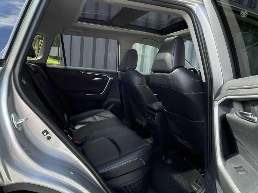 Pelēks Toyota RAV4 2019 Viļņa, ar dzinēja tilpumu 2.49 L un nobraukumu 151 tūkst. km par 22000 €, foto 8 vietnē AUTOMOTO.COM.LV