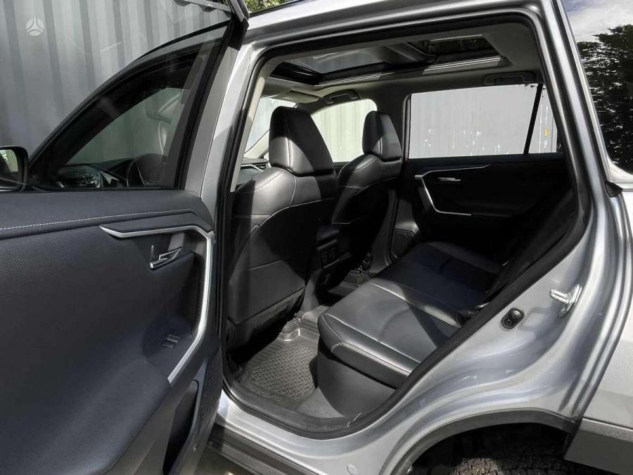 Pelēks Toyota RAV4 2019 Viļņa, ar dzinēja tilpumu 2.49 L un nobraukumu 151 tūkst. km par 22000 €, foto 10 vietnē AUTOMOTO.COM.LV